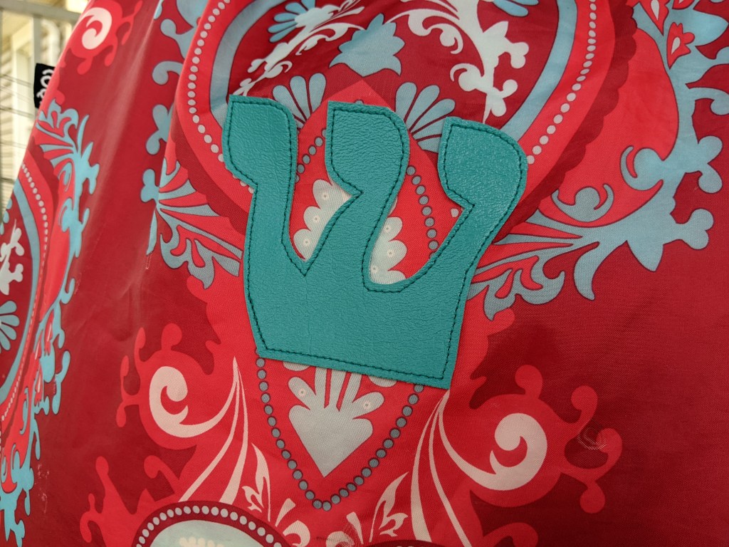 How to add a Hebrew monogram to a tote bag | Sew Jewish
